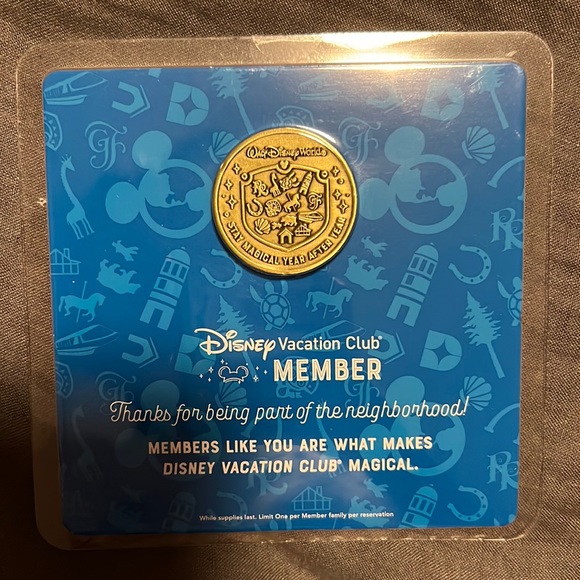 Disney | Other | Disney Vacation Club Member Collectors Coin Wdw Dvc ...